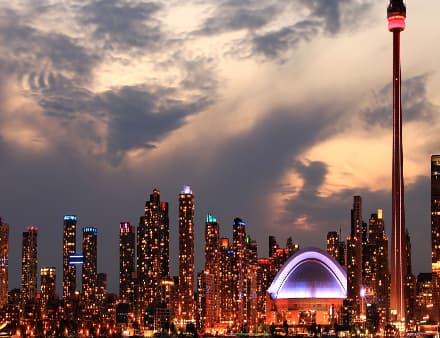 Pasajes y vuelos baratos a Toronto | LATAM Airlines