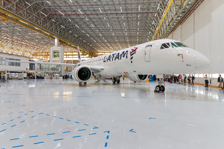 LATAM unveils its first E195-E2 in full livery at Embraer’s factory and ...