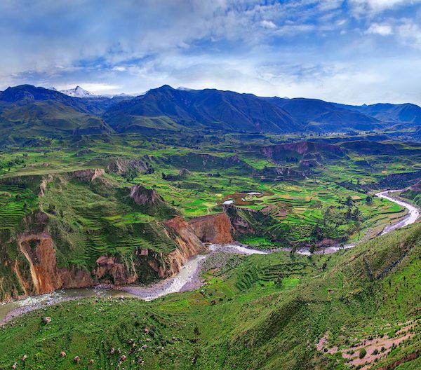 Descubra os melhores lugares para praticar rafting no Perú | LATAM