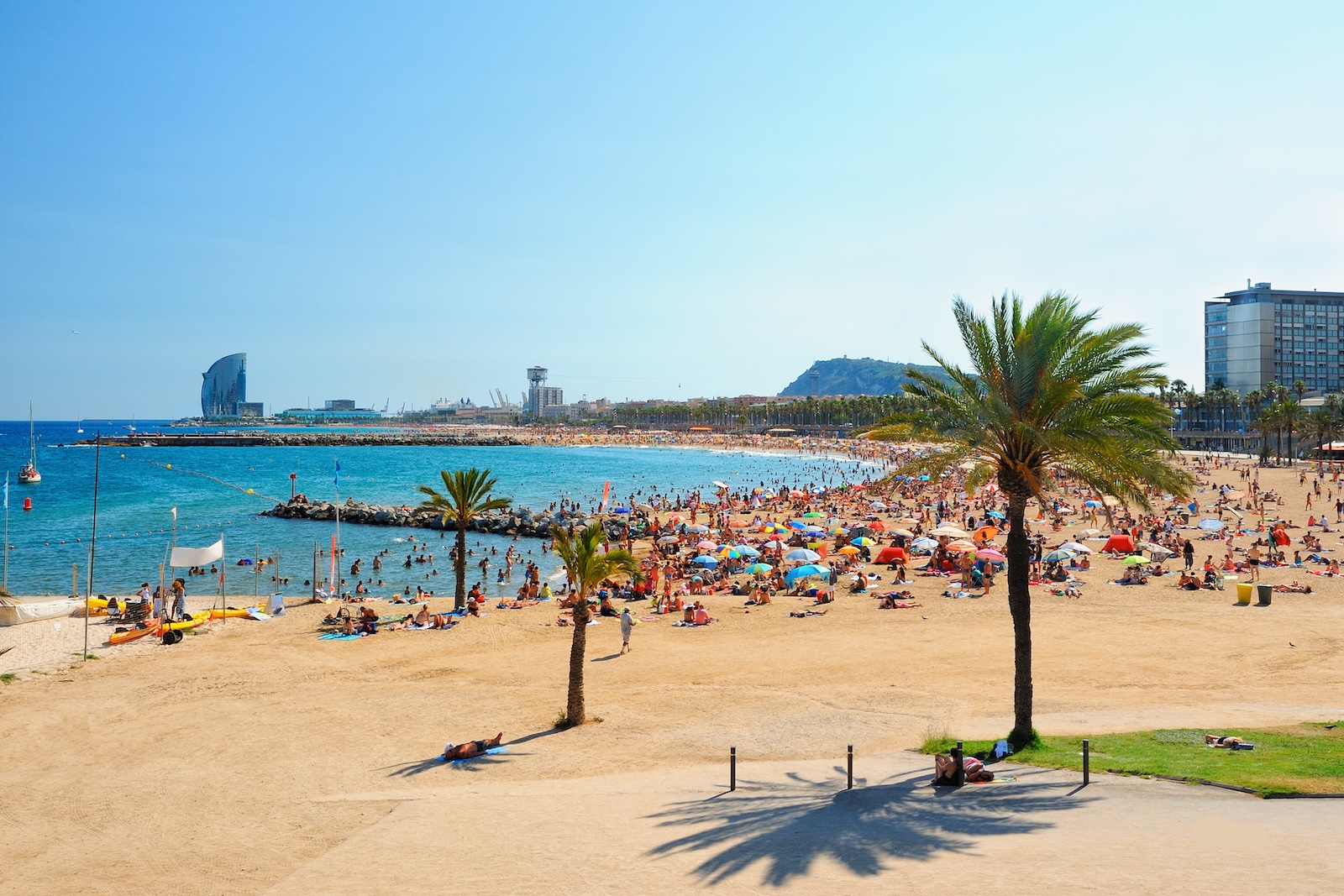 4 praias que estão bombando em Barcelona | LATAM Airlines